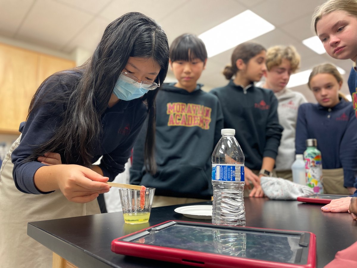 Downtown Life Science Students Extract DNA